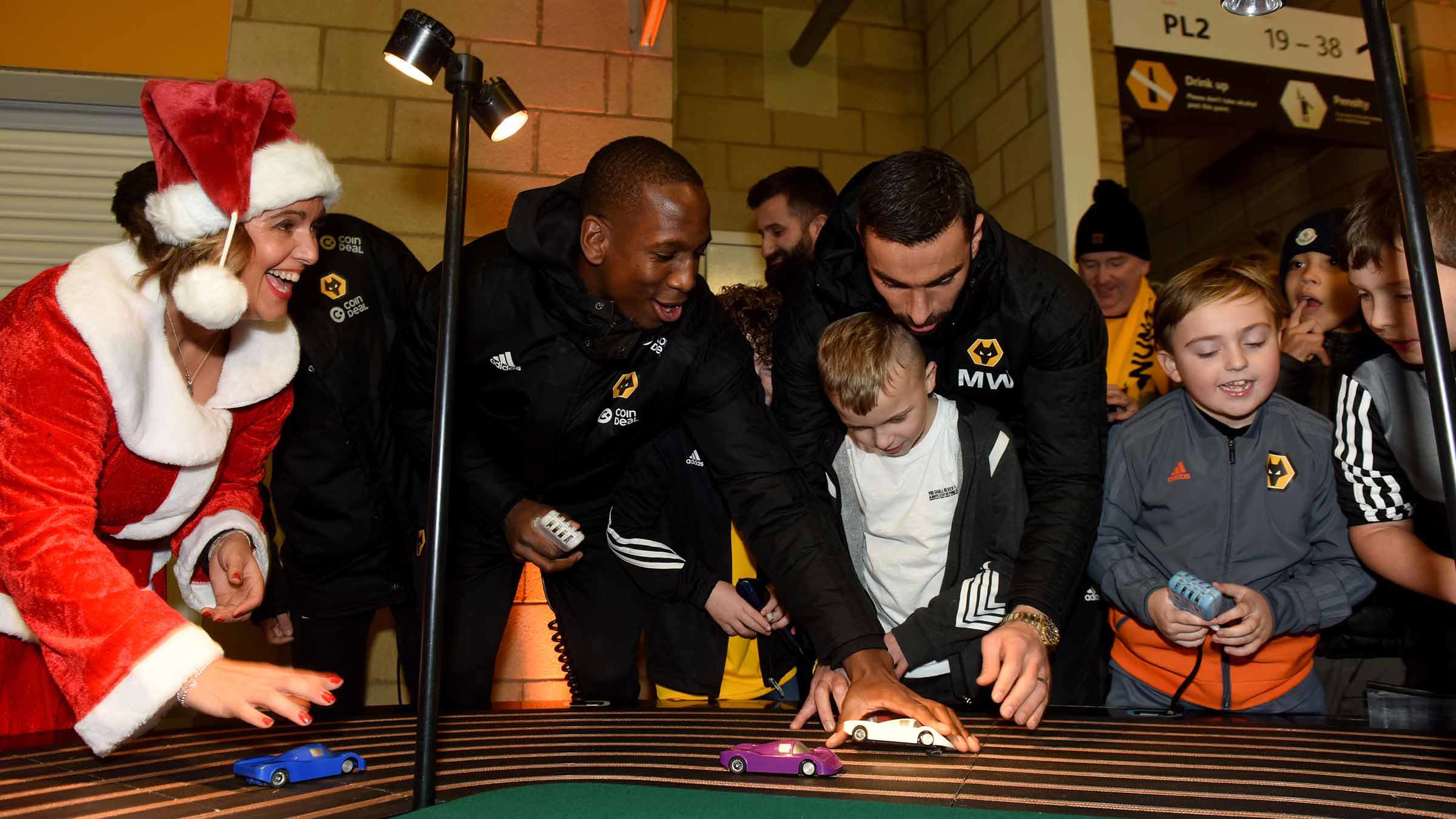 Young supporter Christmas parties | Junior Fans | News | Wolverhampton ...