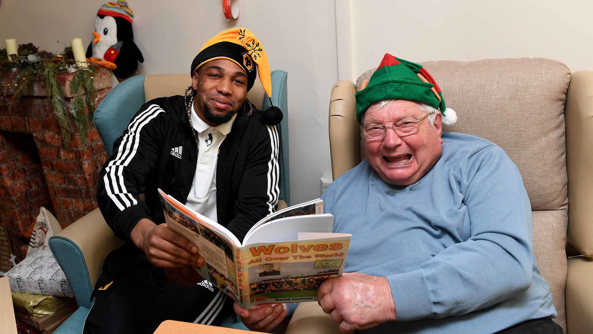 Players visit Compton Care | Gallery | Club | News | Wolverhampton ...