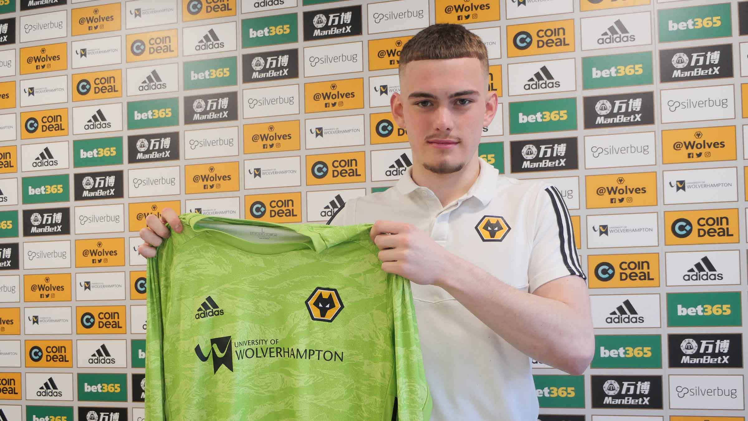 Young signs professional deal | Academy | News | Wolverhampton Wanderers FC