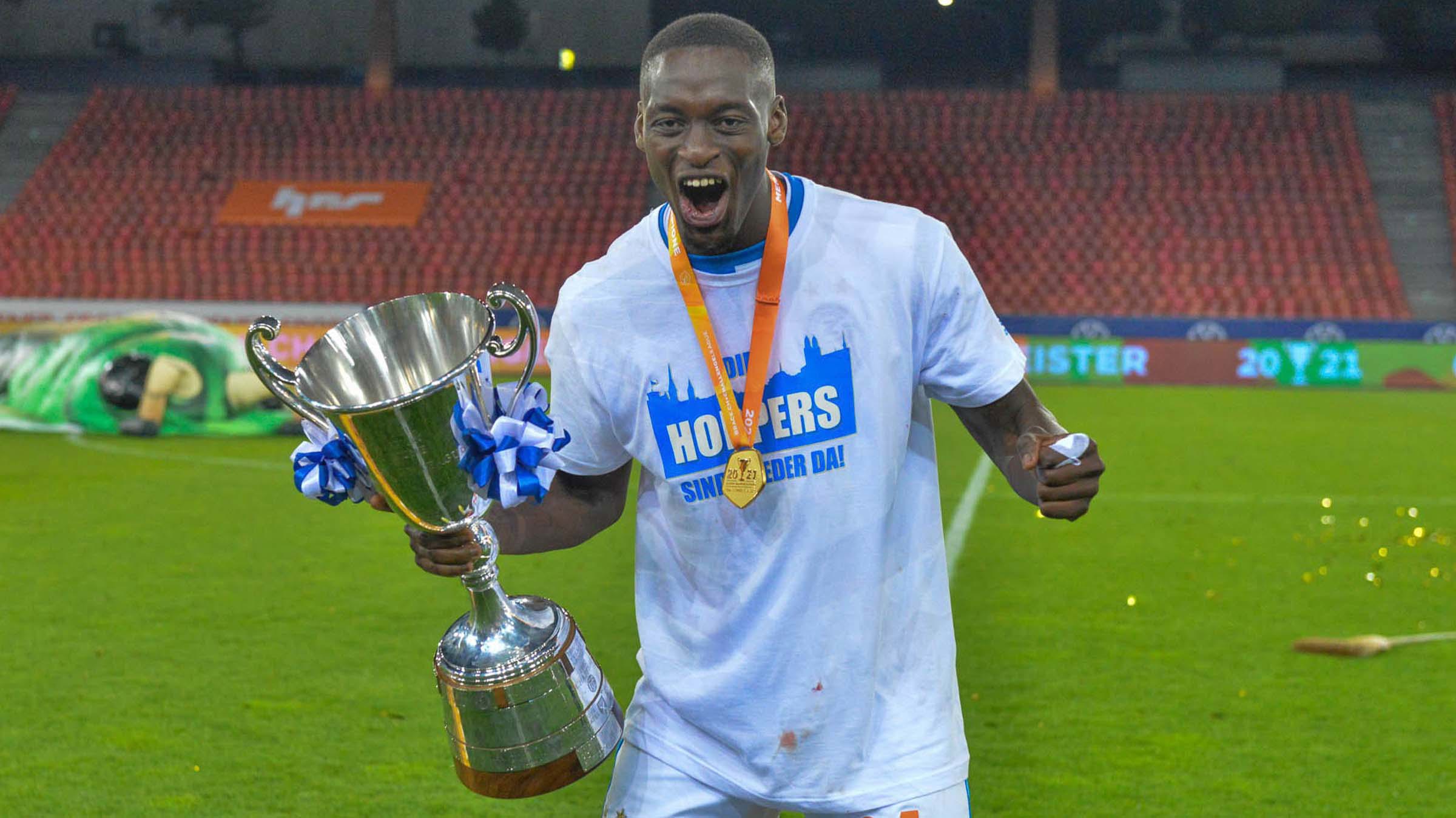 Gomes checks in at Compton | Men's First-Team | News | Wolverhampton ...