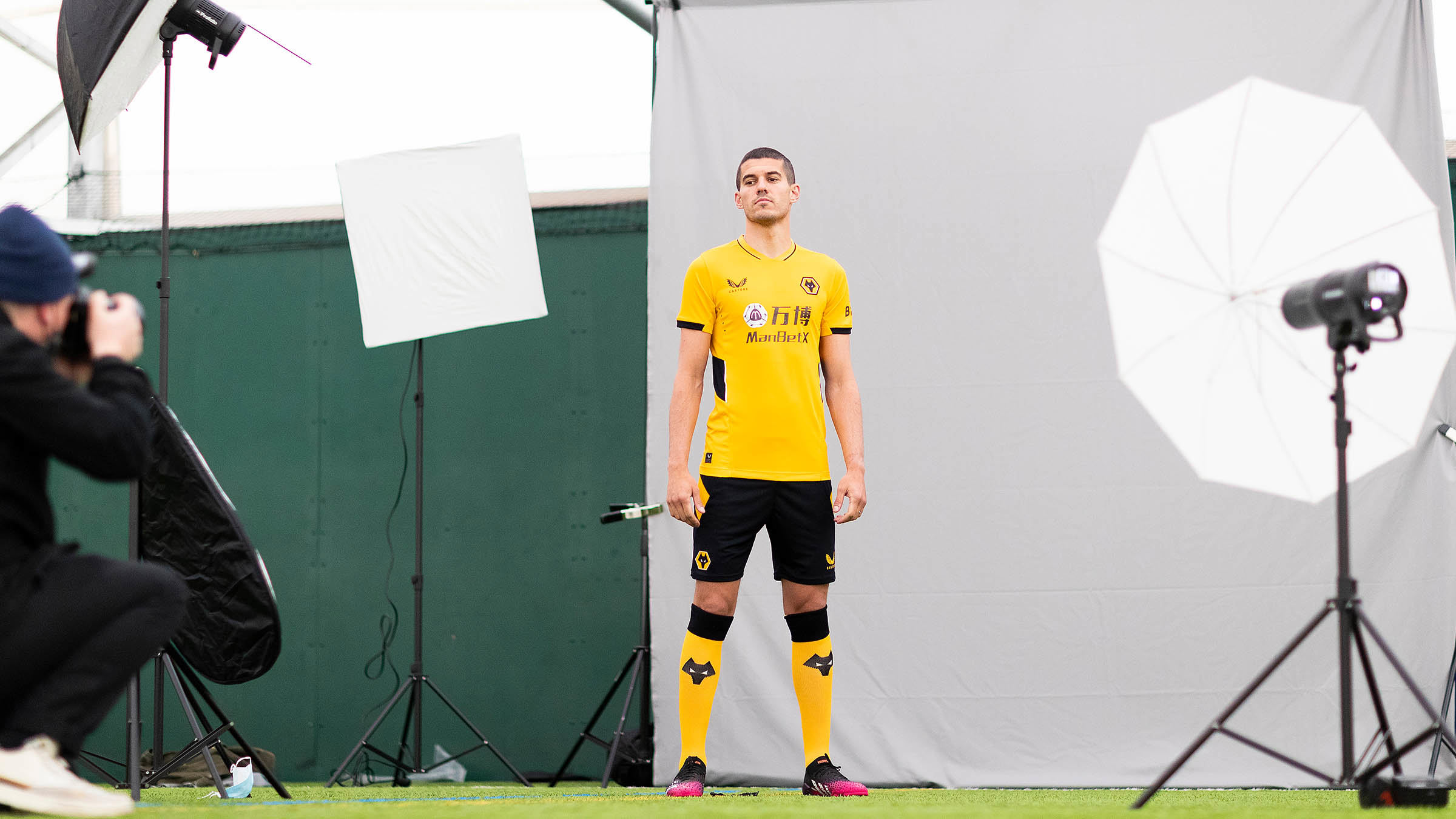 Gallery | New home kit revealed | Club | News | Wolverhampton Wanderers FC