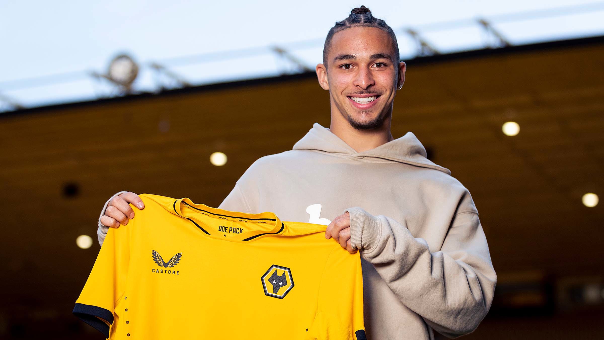 Roberts turns pro after decade at Wolves | Academy | News ...