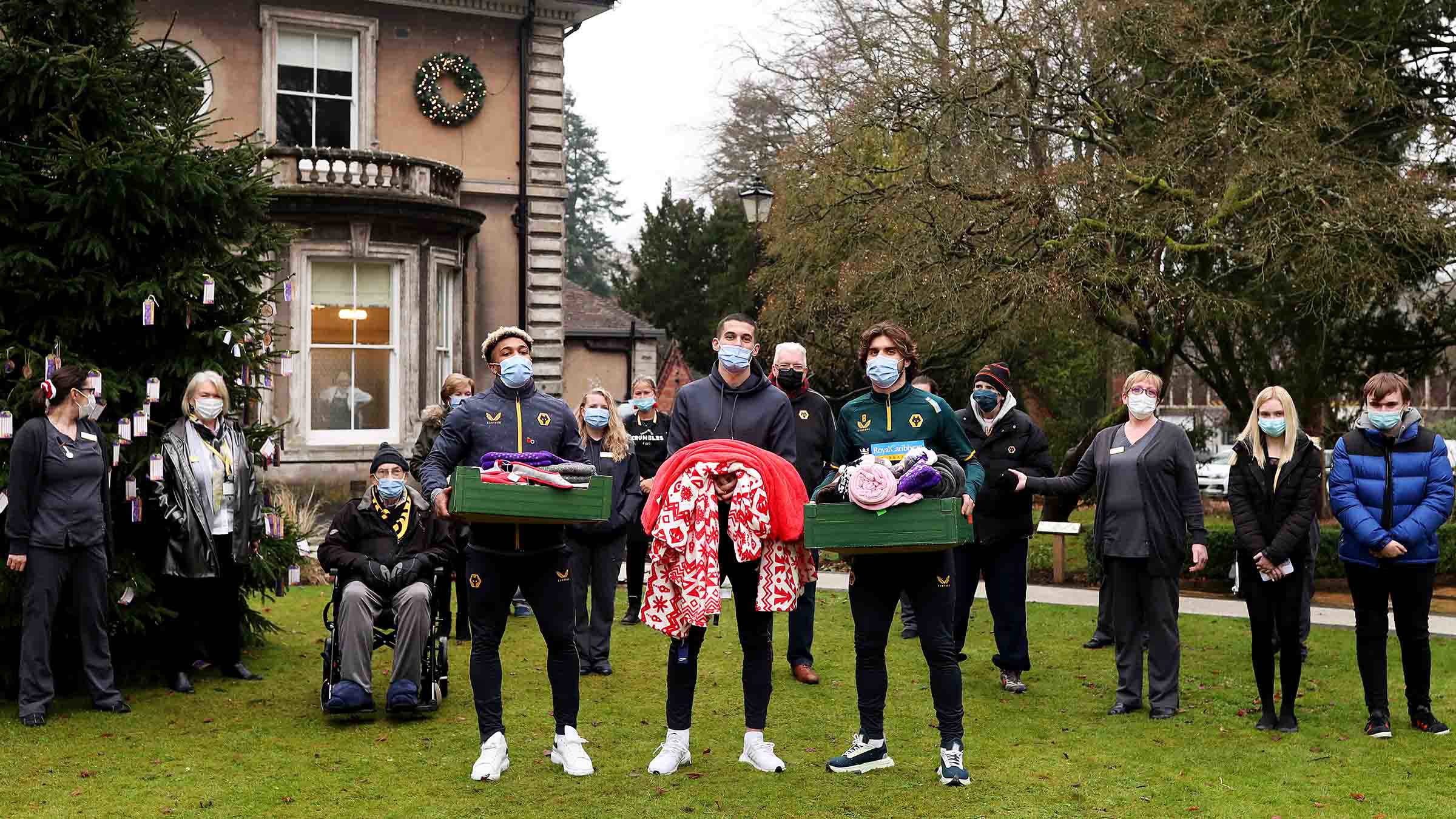 Wolves spread Christmas cheer in the community | Men's First-Team ...