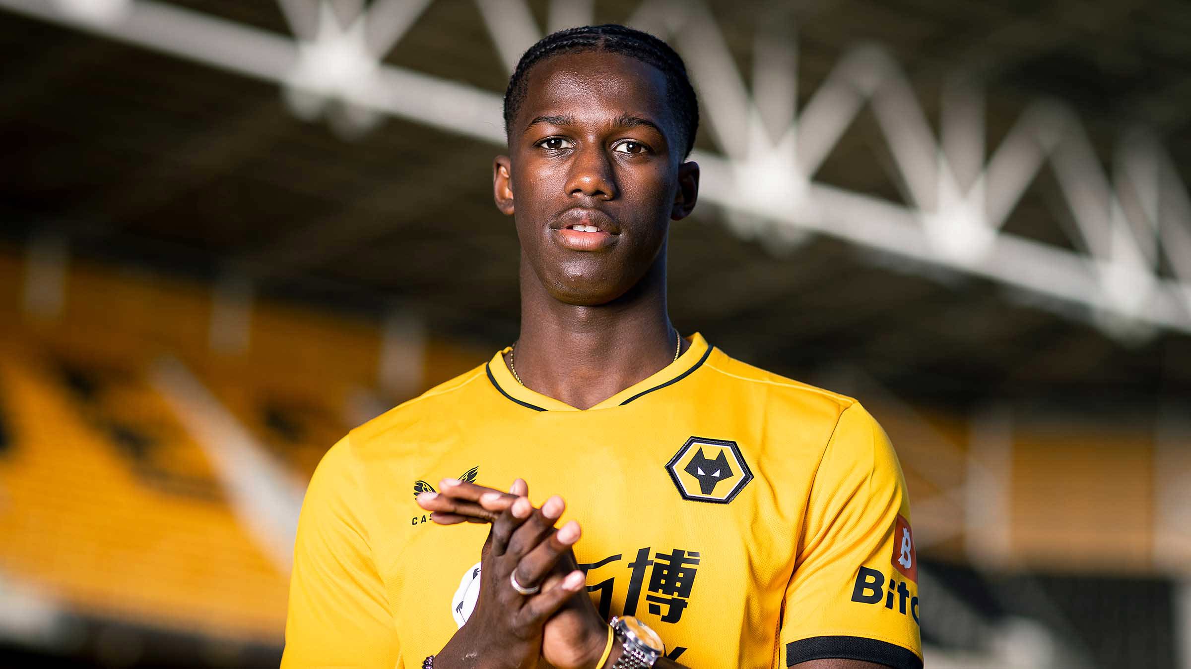 Gallery | Chiquinho checks in at Molineux | Men's First-Team | News ...