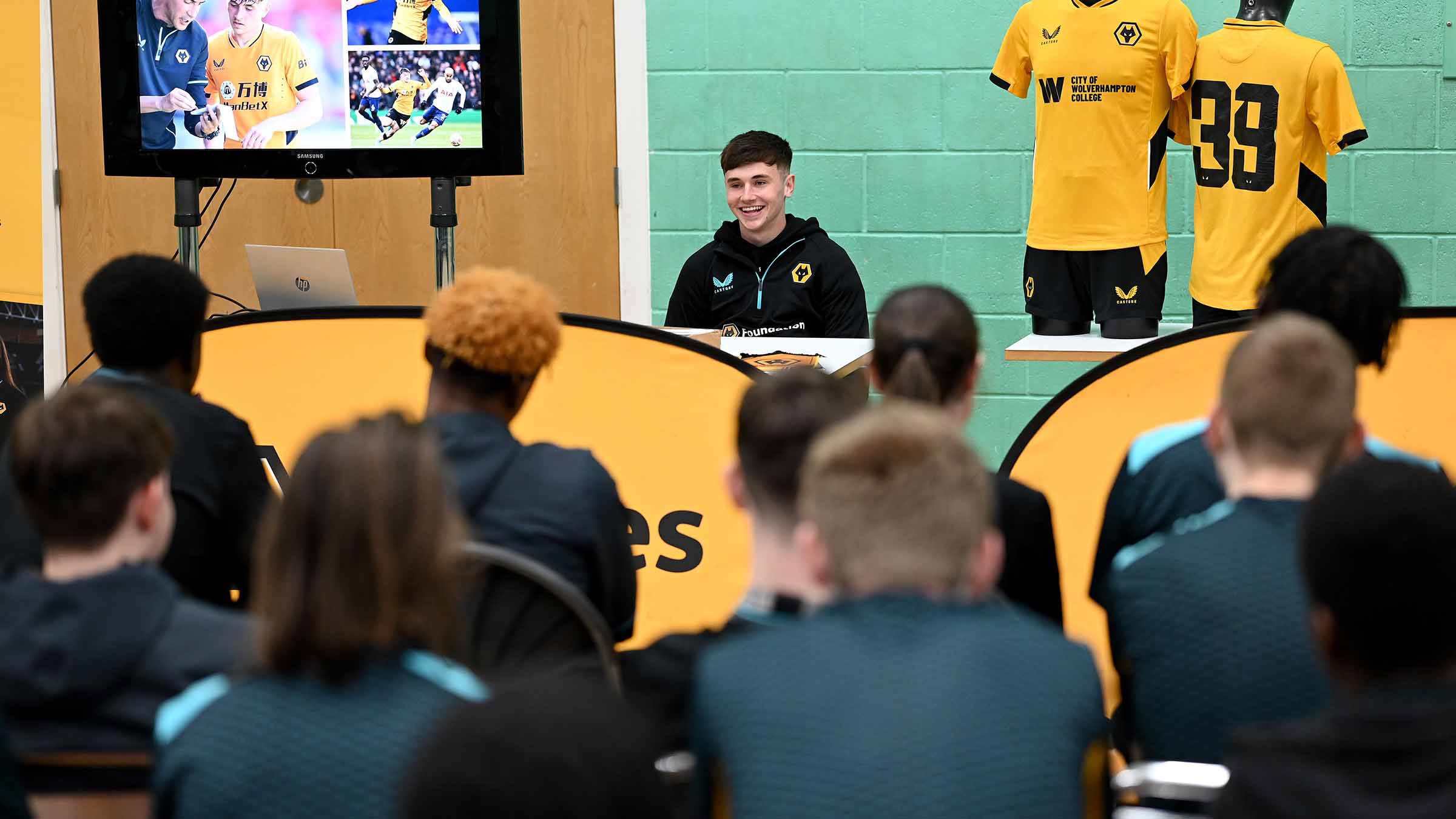 Cundle meets City of Wolverhampton College students | Foundation | News ...