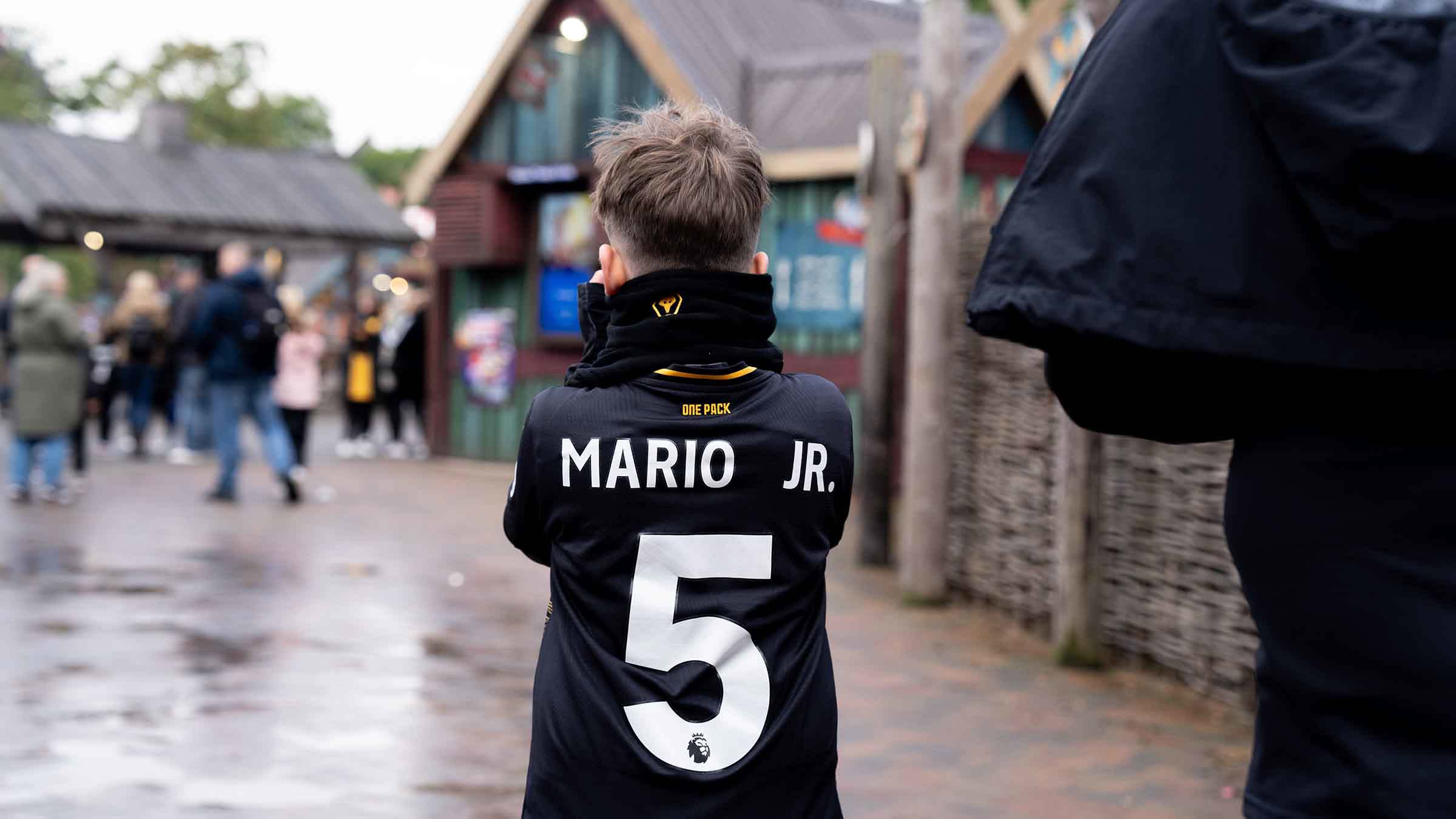 Gallery | Young Wolves thrills at Drayton Manor | Junior Fans | News ...