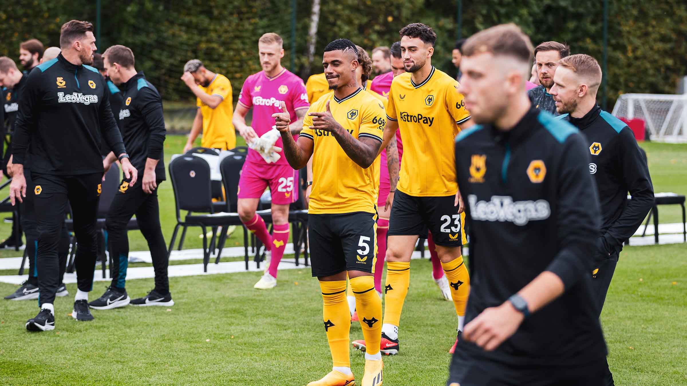 Gallery | Behind the scenes of Wolves' 2023/24 squad photo | Men's ...