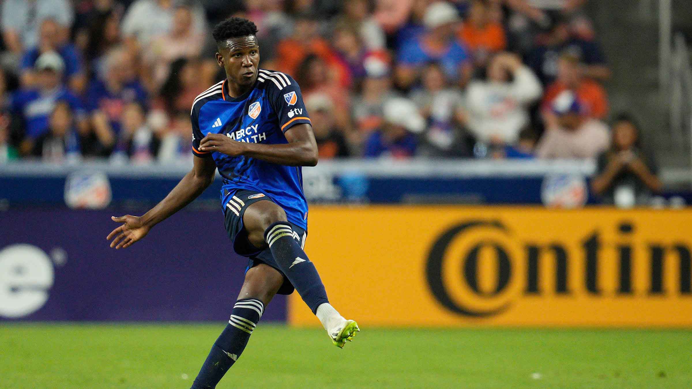 Loan Watch | Davis delighted with Mosquera’s development | Loan Watch | News | Wolverhampton ...