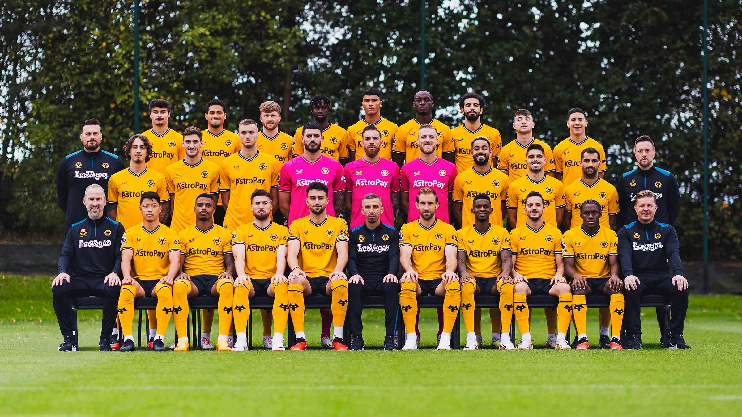Gallery | Behind the scenes of Wolves' 2023/24 squad photo | Men's ...