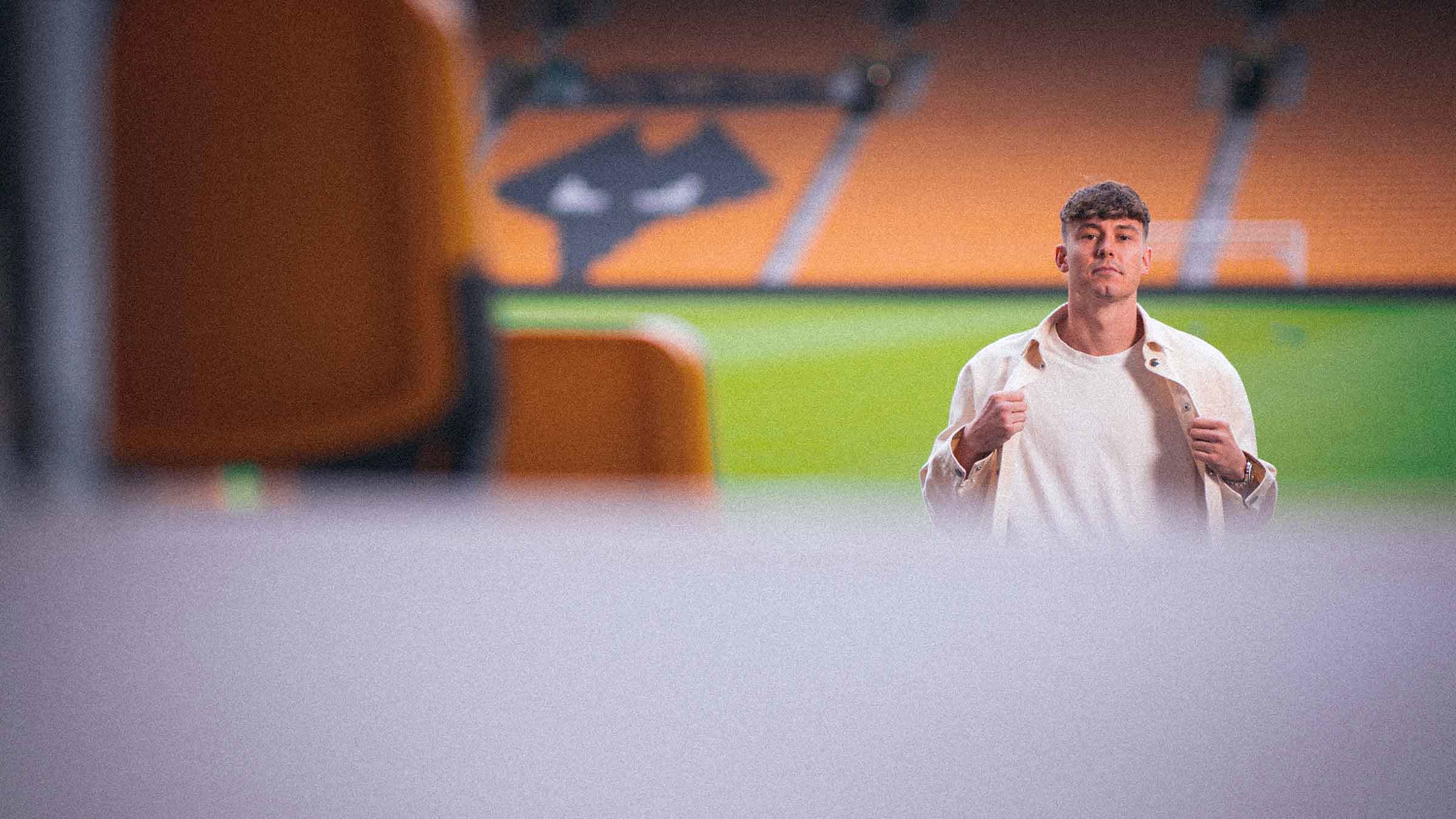 Gallery | Strand Larsen signs in at Molineux | Men's First-Team | News ...