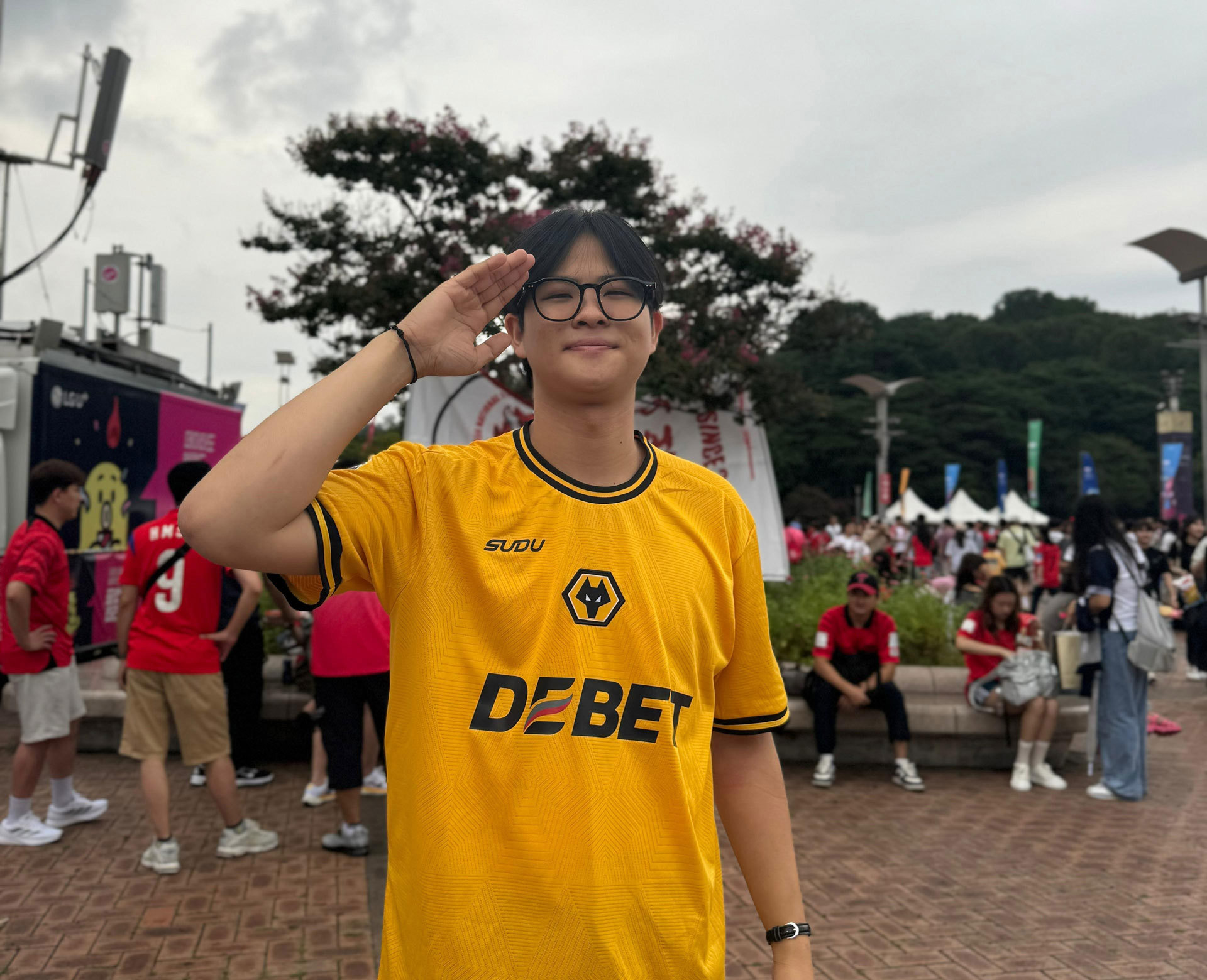 갤러리 | 대한민국 vs. 팔레스타인전에 나타난 울브스 팬들 | 한국어 | News | Wolverhampton Wanderers FC