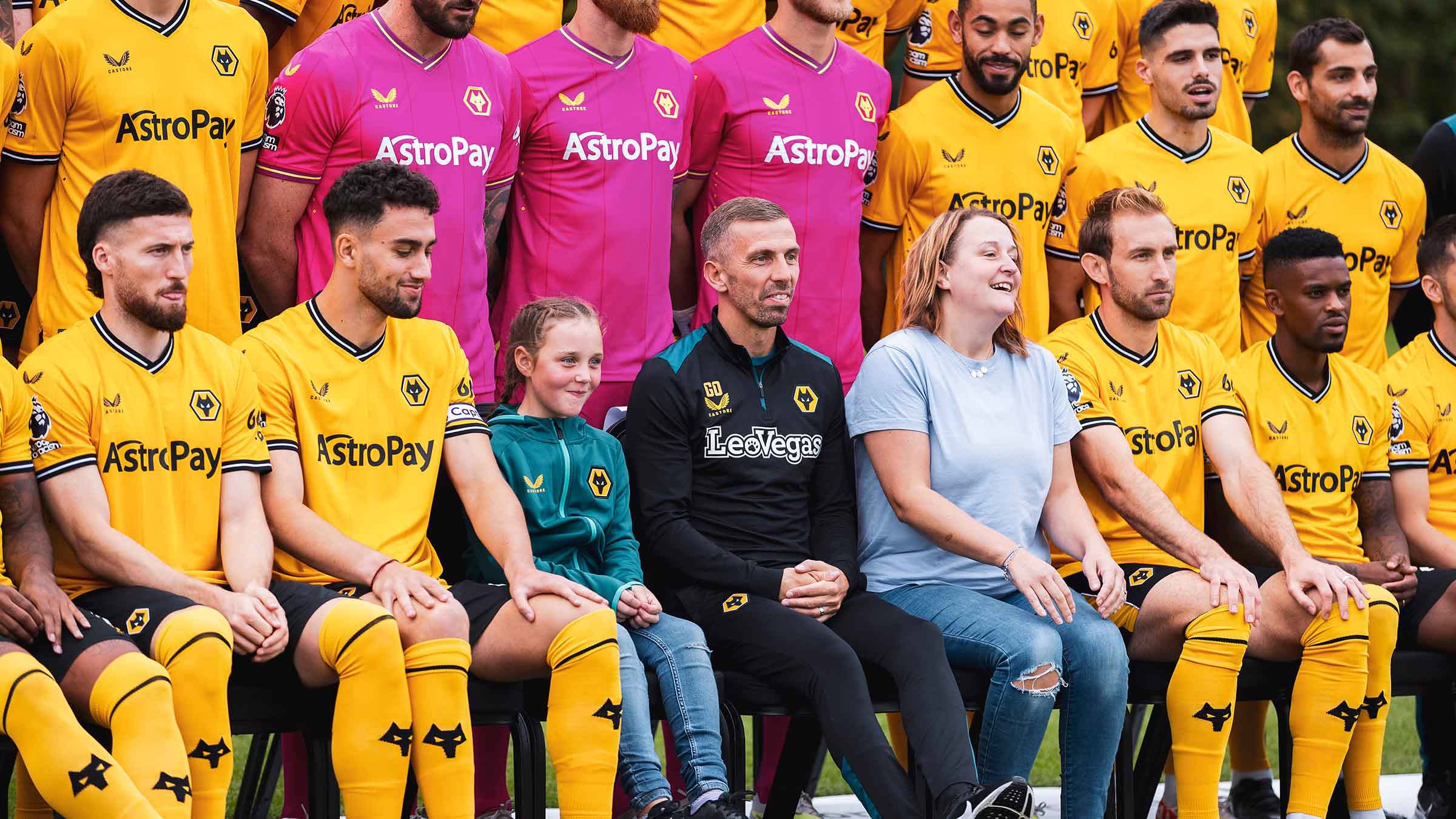 Gallery | Behind the scenes of Wolves' 2023/24 squad photo | Men's ...