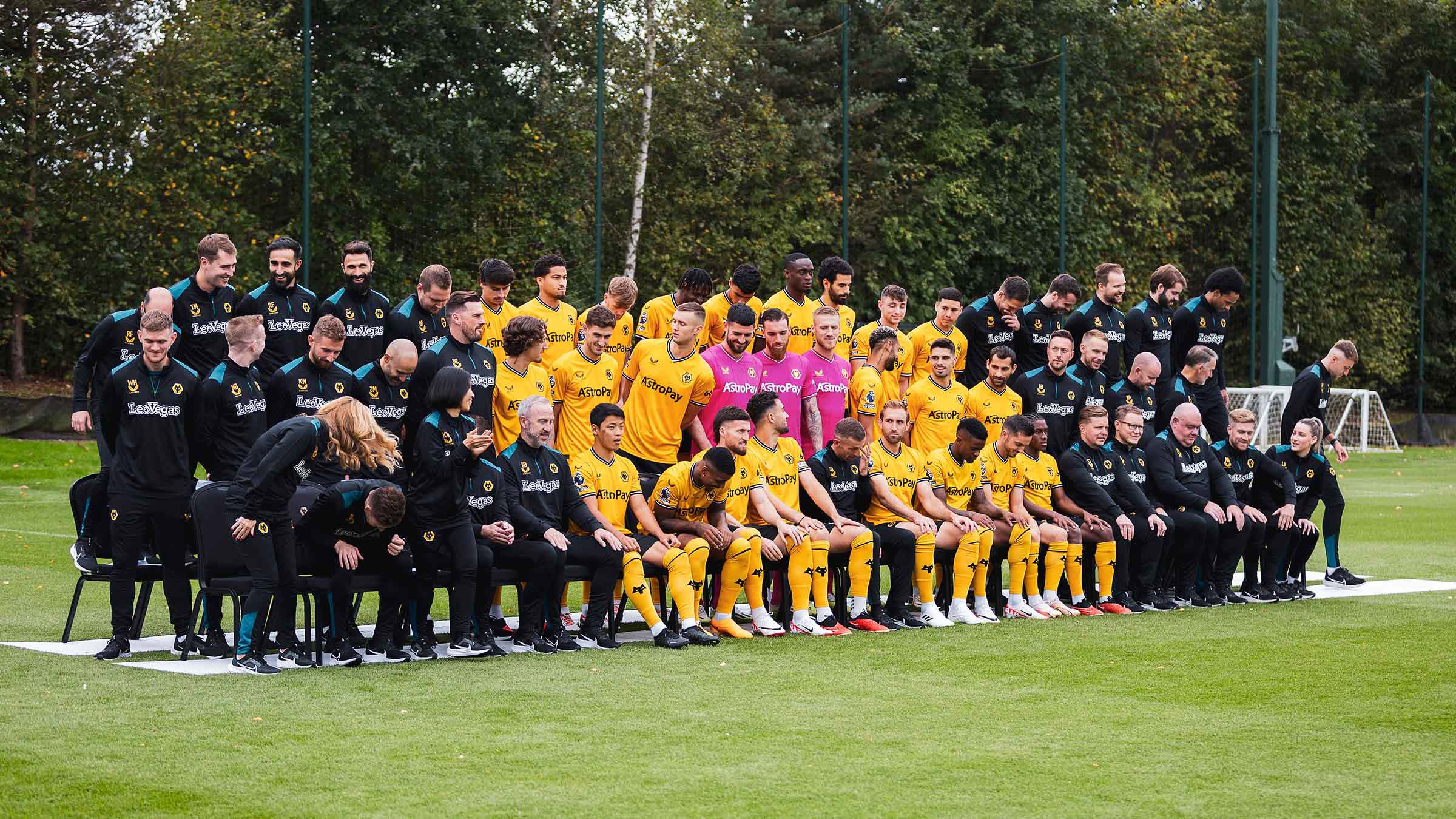 Gallery | Behind the scenes of Wolves' 2023/24 squad photo | Men's ...